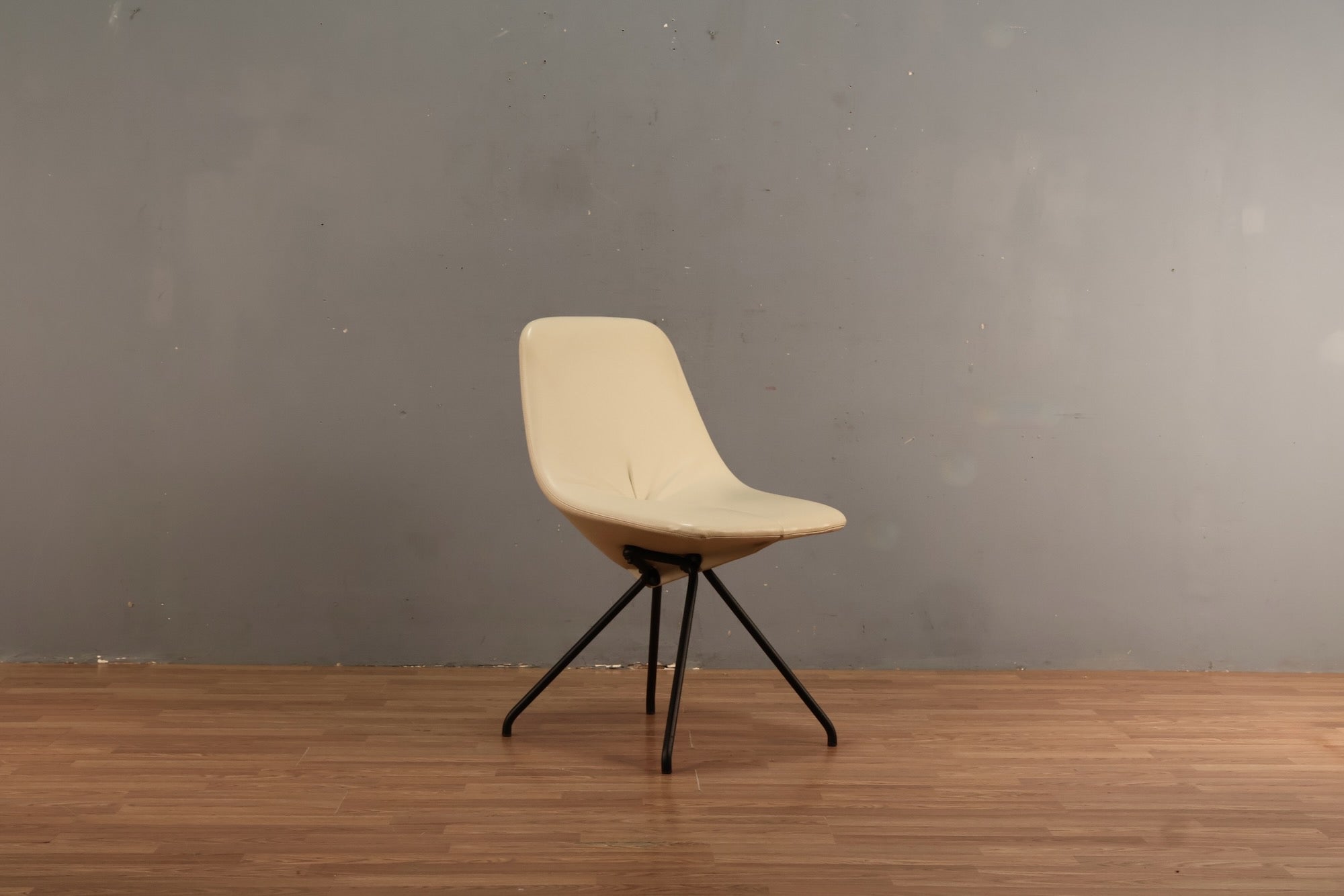 Poltrona Frau "DU30" White Leather Chair – Furnish Green